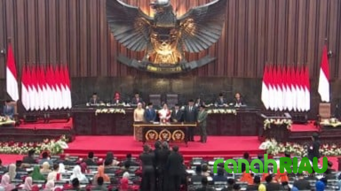 Hari ini Pelantikan Anggota DPR RI, berikut dari yang Paling Tua sampai ...