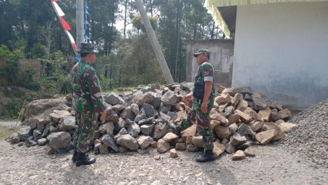 Dandim Trenggalek Cek Material Batu Pondasi