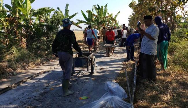 Peltu Suraji, Koordinator Pengerjaan Aspal Jalan Sesuai RAB